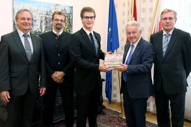 "Ausnahmeschüler" Reinhard Wiesmayr aus Perg geehrt - Perg