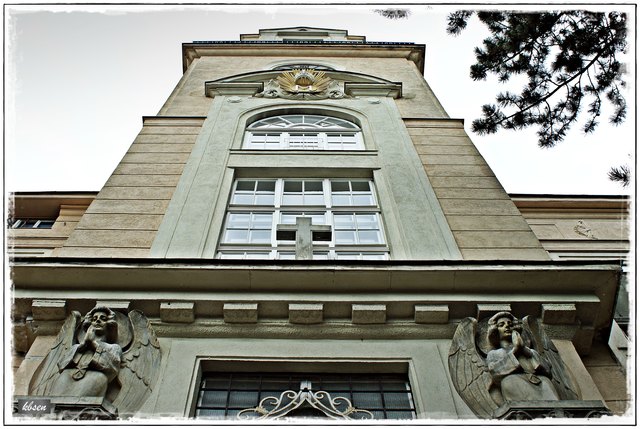 Die Kapelle zur Allerheiligsten Dreifaltigkeit im Krankenhaus Hietzing ...