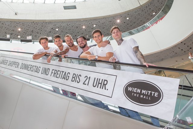 Mister Vienna: Modenschau mit den Finalisten in WIEN MITTE The Mall ...