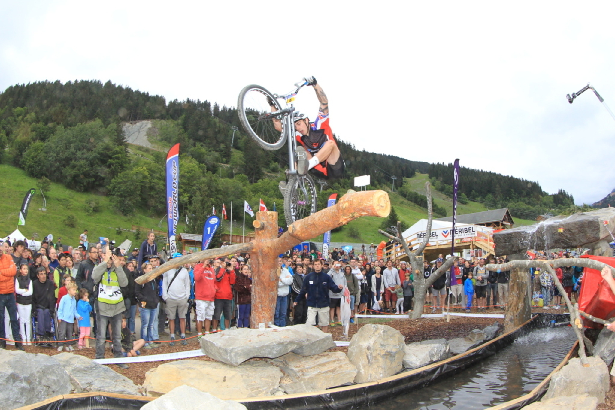 Topstar Jack Carthy aus Großbritannien startet beim 1. Trial-World Cup ...