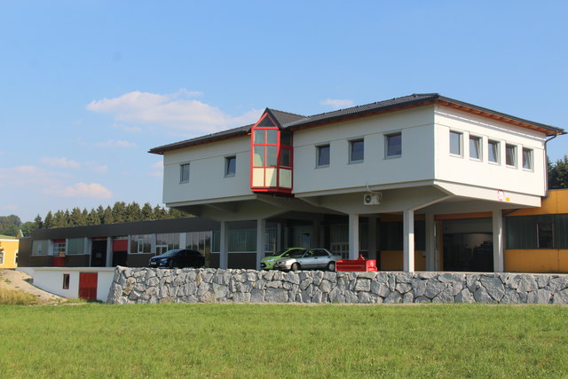 Ambros startet durch: Autohaus zeigt am neuen Standort seine Flotte - Perg