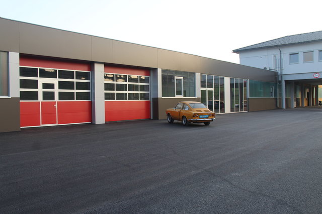 Ambros startet durch: Autohaus zeigt am neuen Standort seine Flotte - Perg