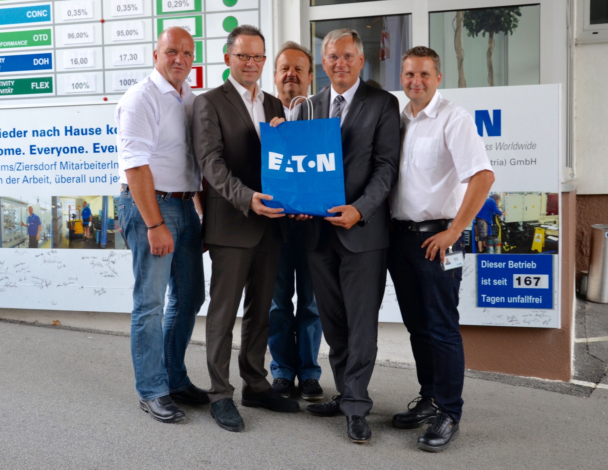 Minister Alois Stöger und AK-Chef Markus Wieser besuchten Eaton in ...