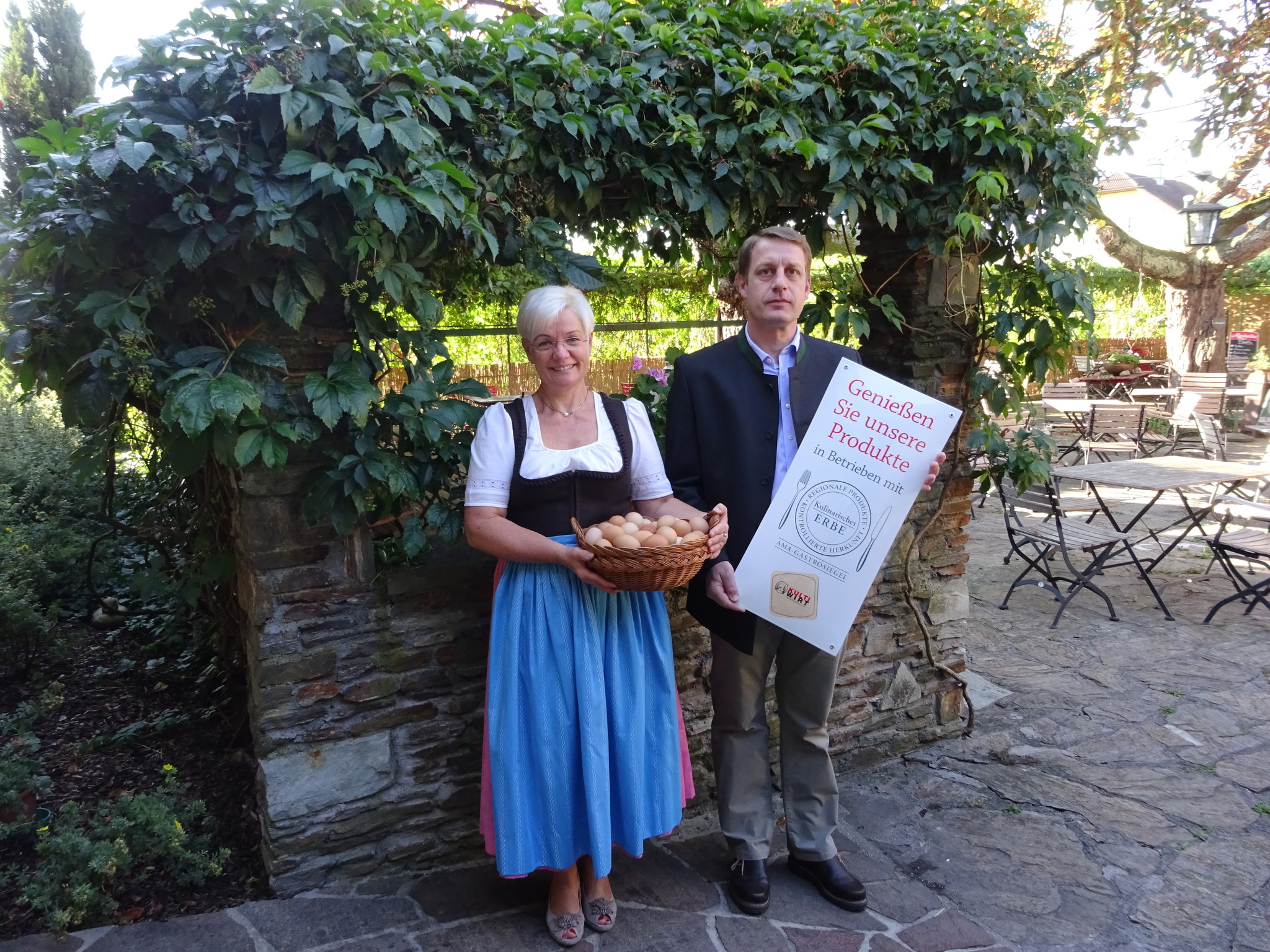 Verleihung der Hoftafel: KultiWirte ehrten Andrea Fuchsberger - Wels ...