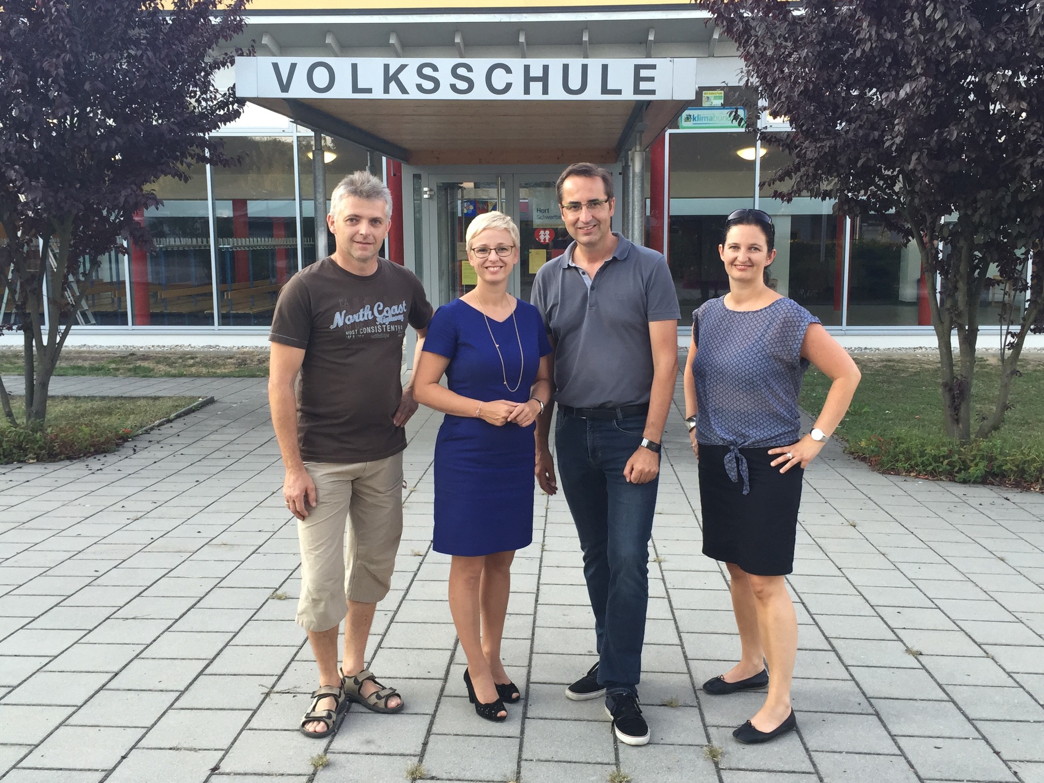 Turnsaalprojekt in Schwertberg: Lokalaugenschein von Landesrätin Doris ...