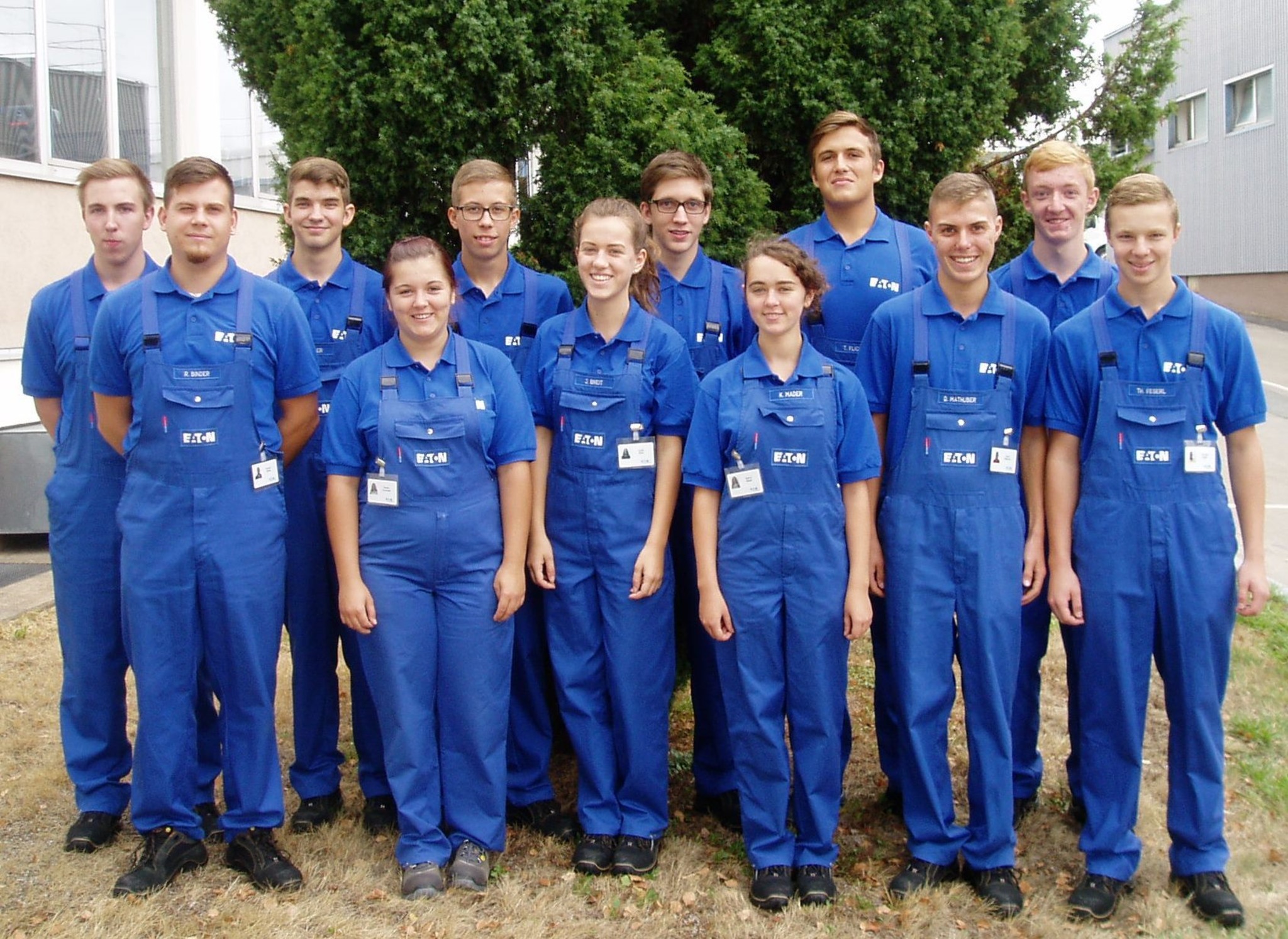Drei Mädels, neun Burschen starten bei EATON den "Ernst des Lebens" - Gmünd