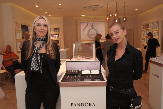 Hochkarätige Gäste bei Eröffnung von Pandora Flagship Concept Store ...