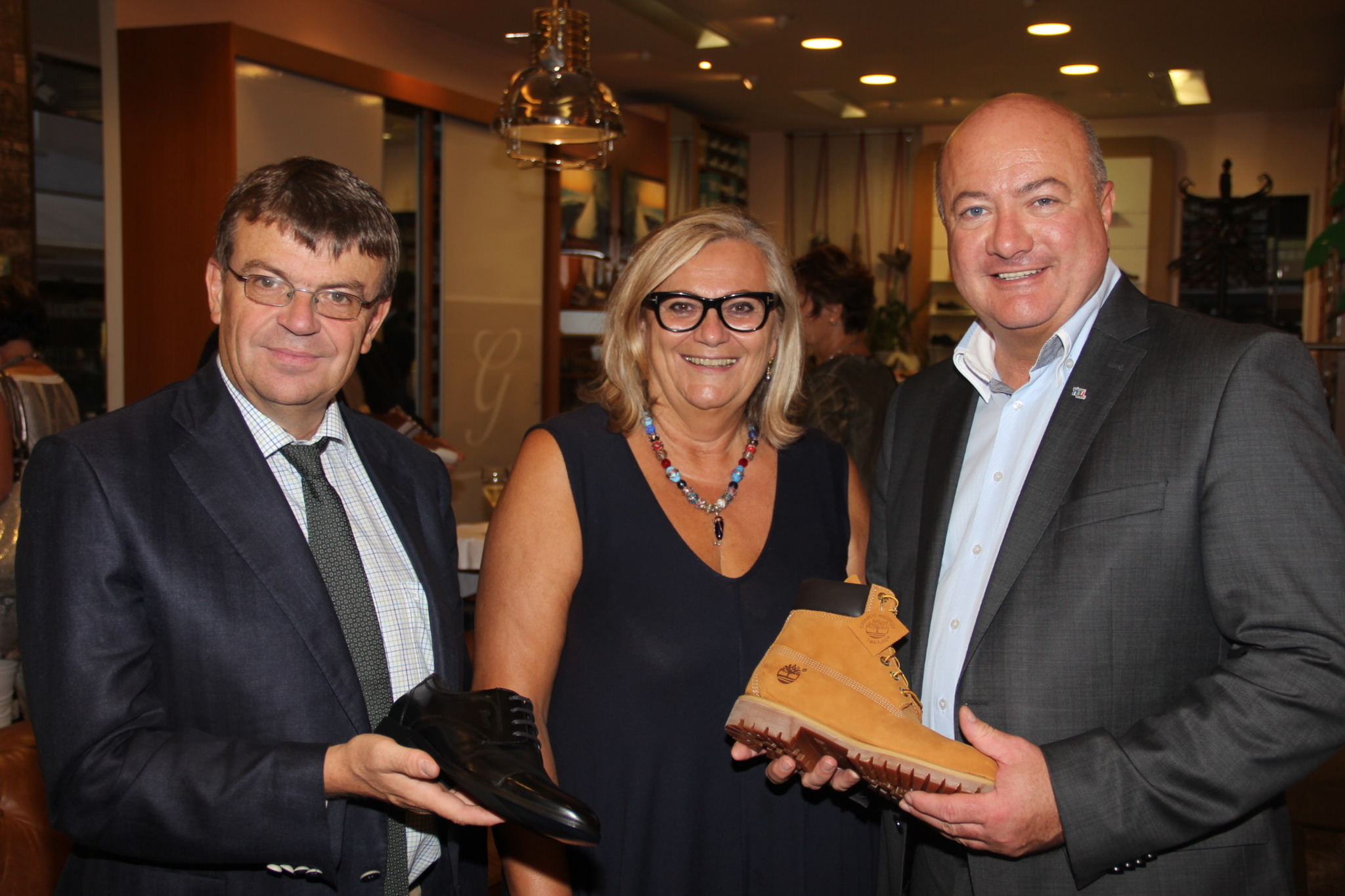 "Ein Schuh für eine Stunde" - Exklusive Anprobe in der Schuhboutique ...