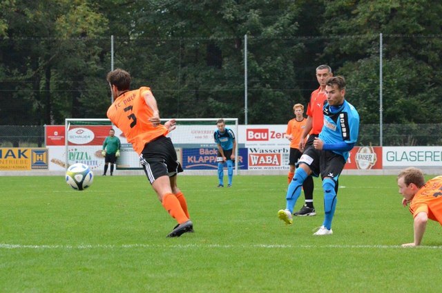 Der FC Puch fegt über den FC Hallein 04 hinweg - Tennengau