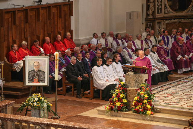 1.000 Gläubige nahmen Abschied von Alterzbischof Georg Eder - Salzburg ...