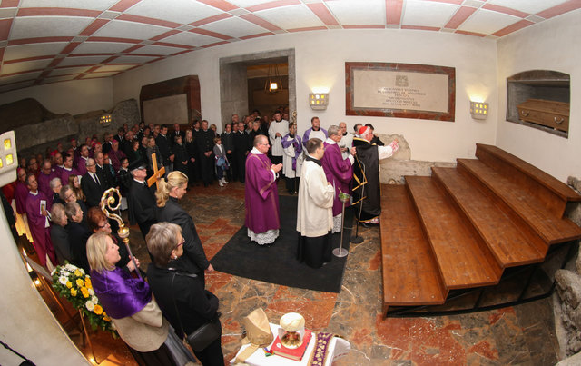 1.000 Gläubige nahmen Abschied von Alterzbischof Georg Eder - Salzburg ...