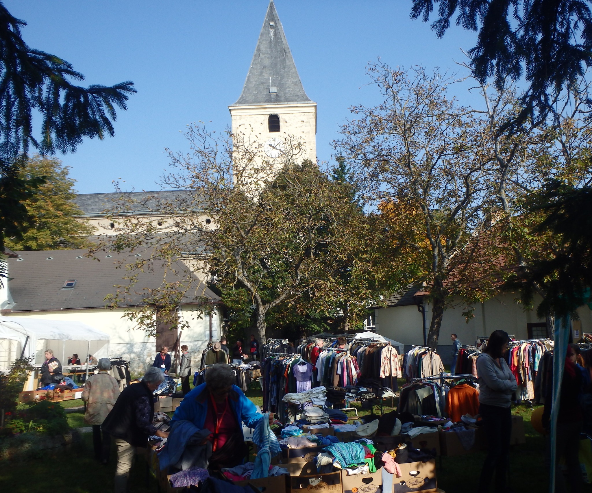 Pfarrflohmarkt in Sollenau - Wiener Neustadt