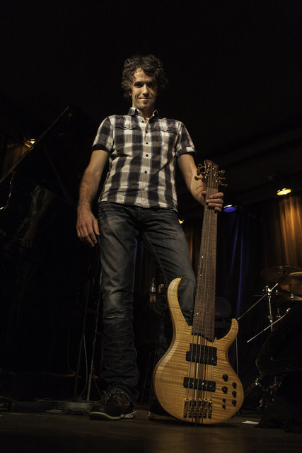 Bernhard Lackner: Bass, Bass...wir brauchen Bass - Schwaz