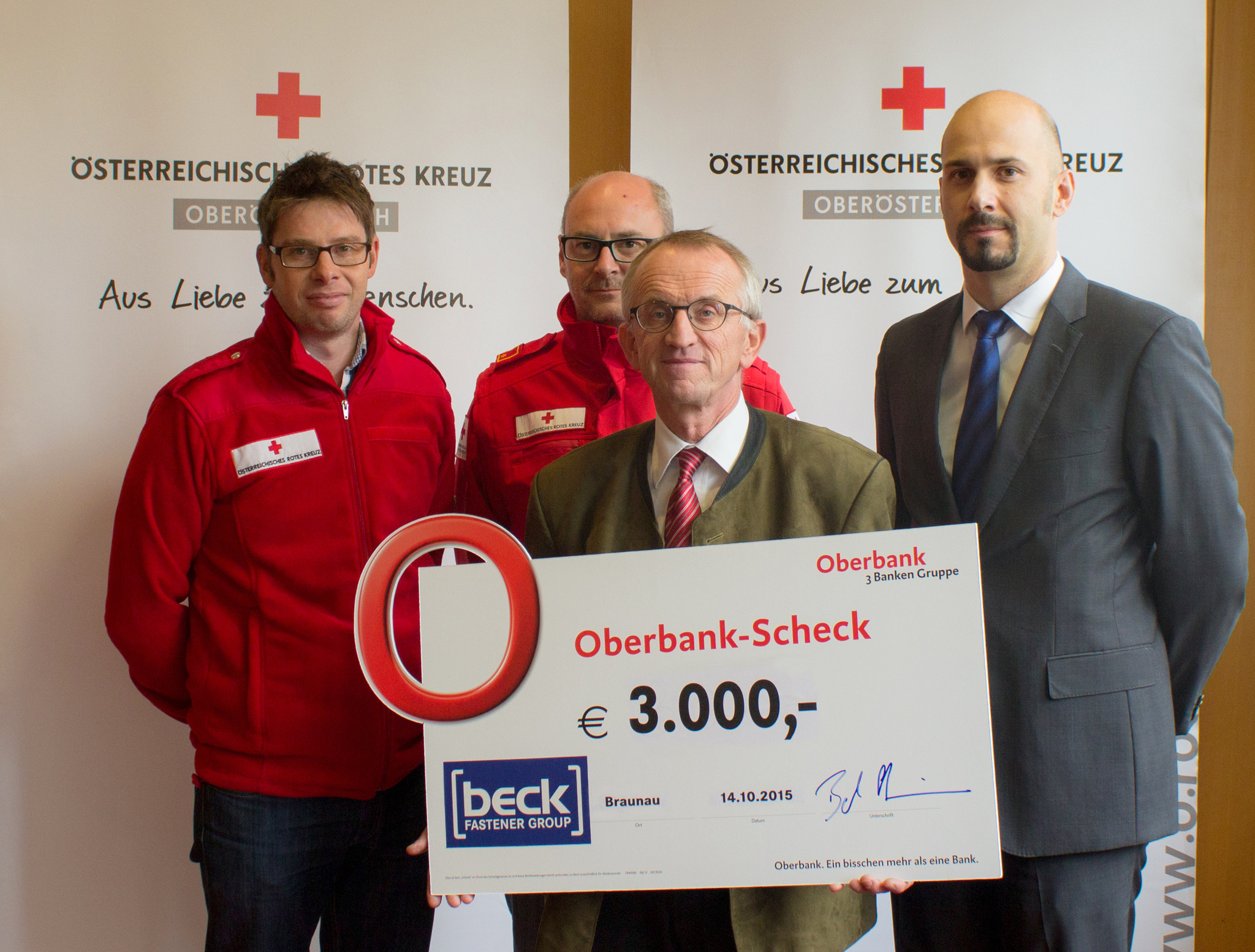 Mitarbeiterinnen und Mitarbeiter der Firma BECK Fastener Group spenden ...