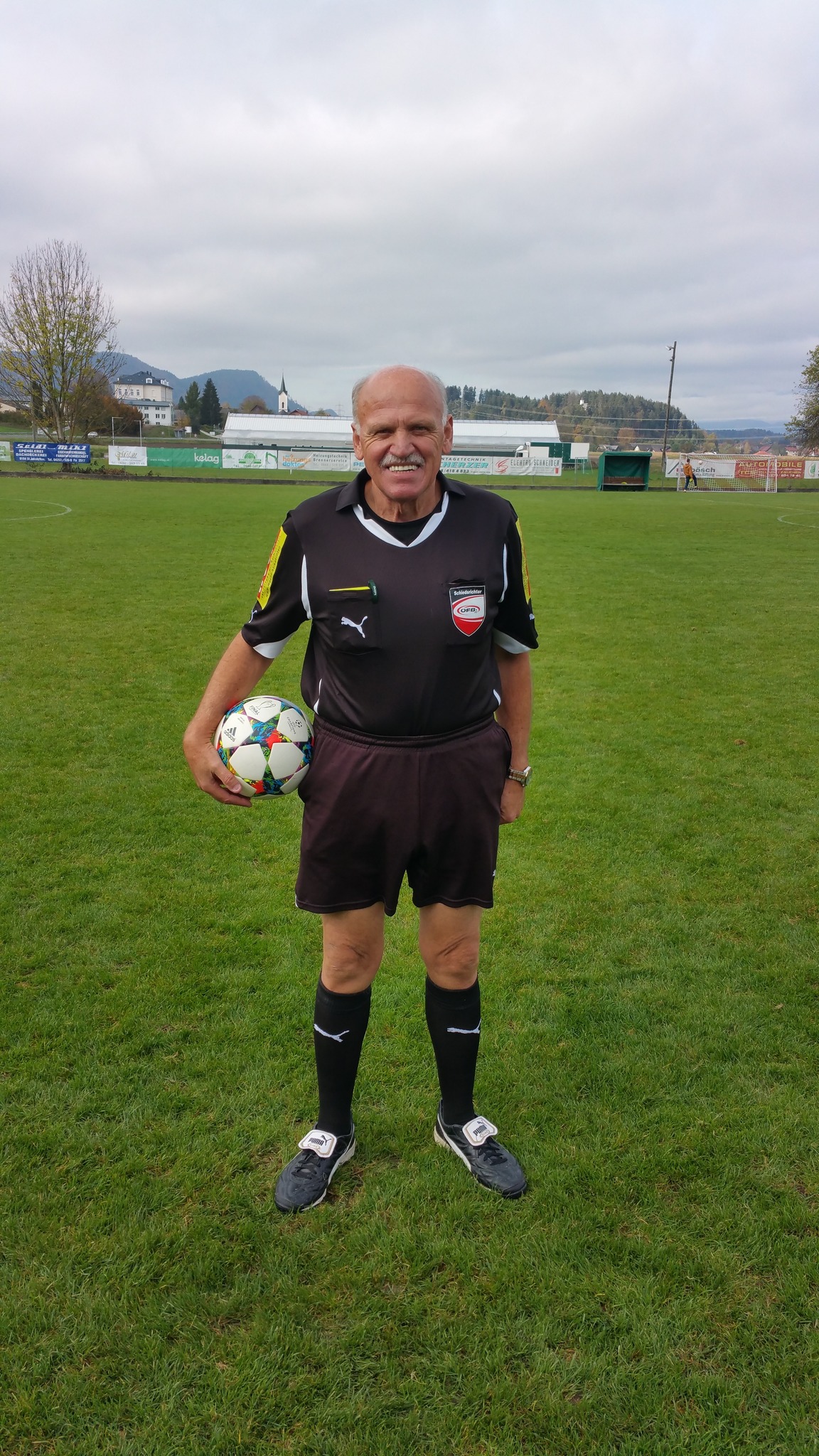 Rekord! Peter Haring pfeift seit 48 Jahren Fußballspiele - Villach Land