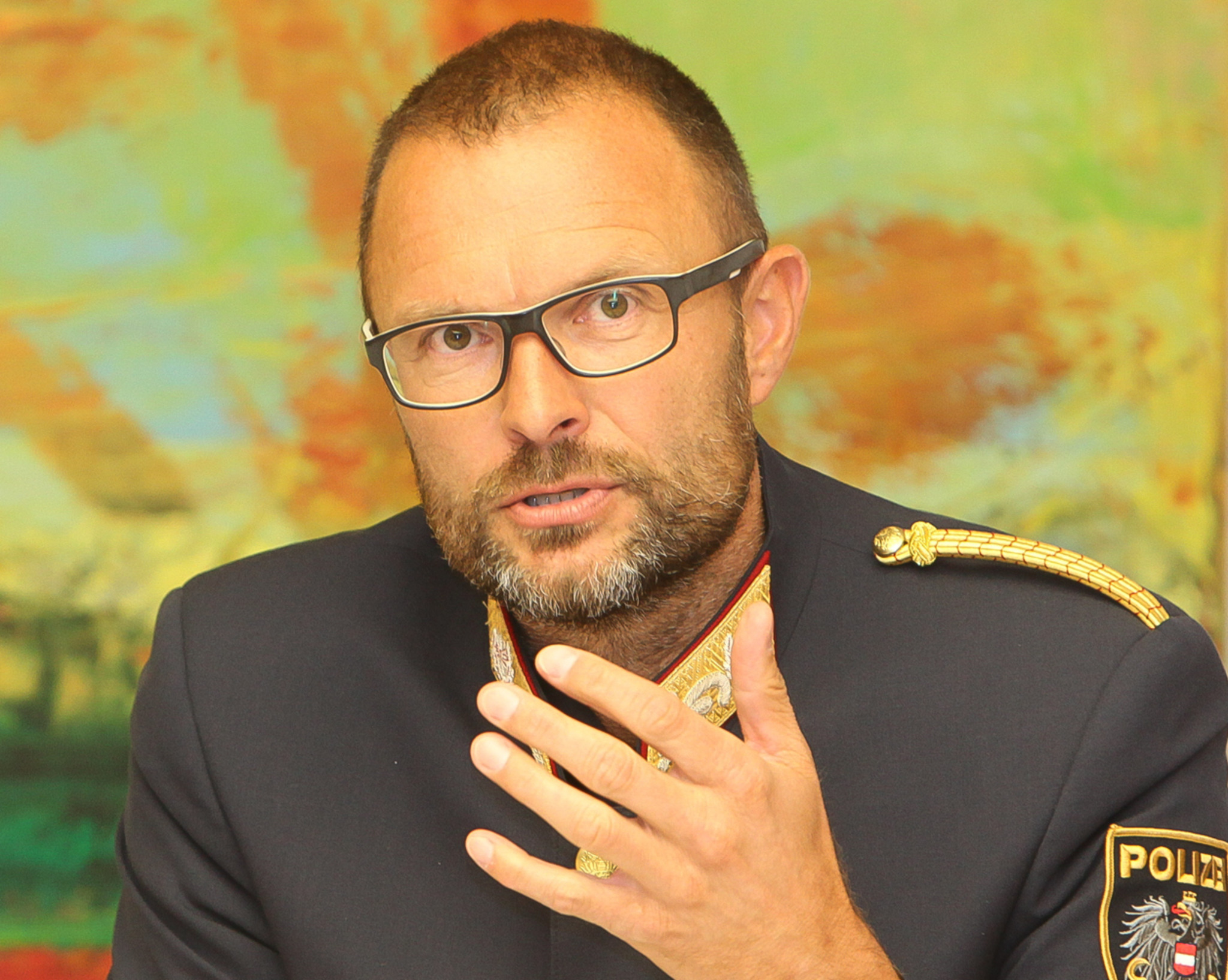 Landespolizeidirektor Pilsl fordert: 300 zusätzliche Beamte und bessere ...