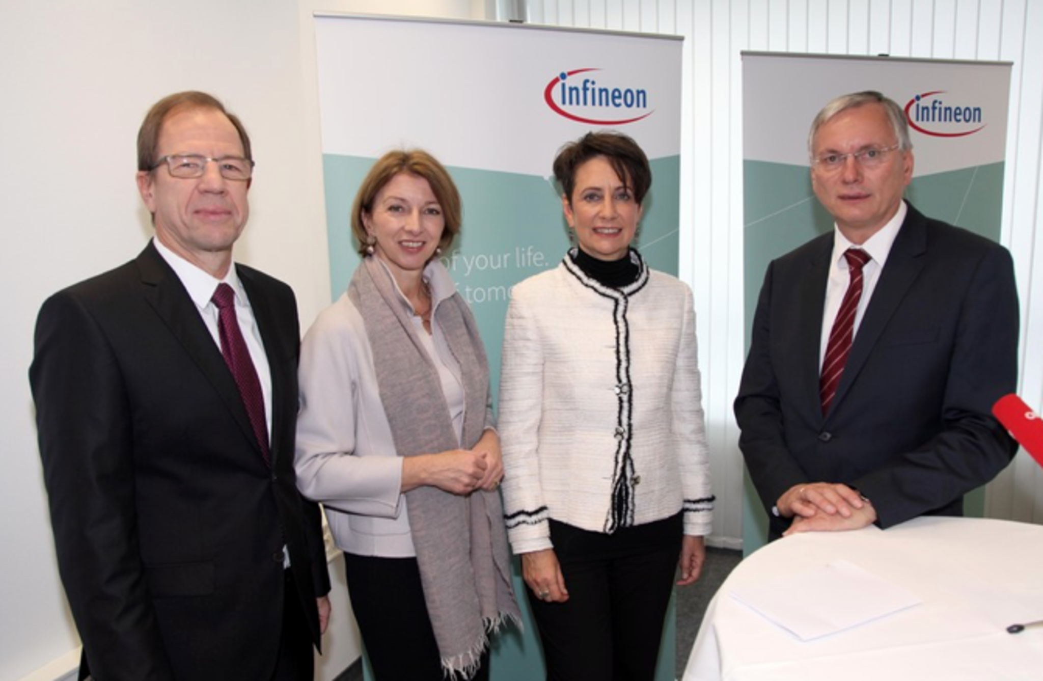 Infineon eröffnet supermodernen Produktions-Raum - Villach