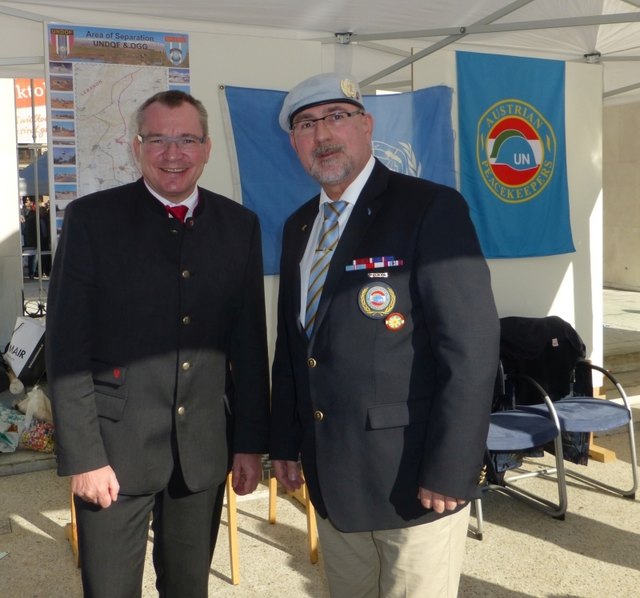 Flüchtlinge/Syrien - die Peacekeeper informieren Bevölkerung - Innsbruck