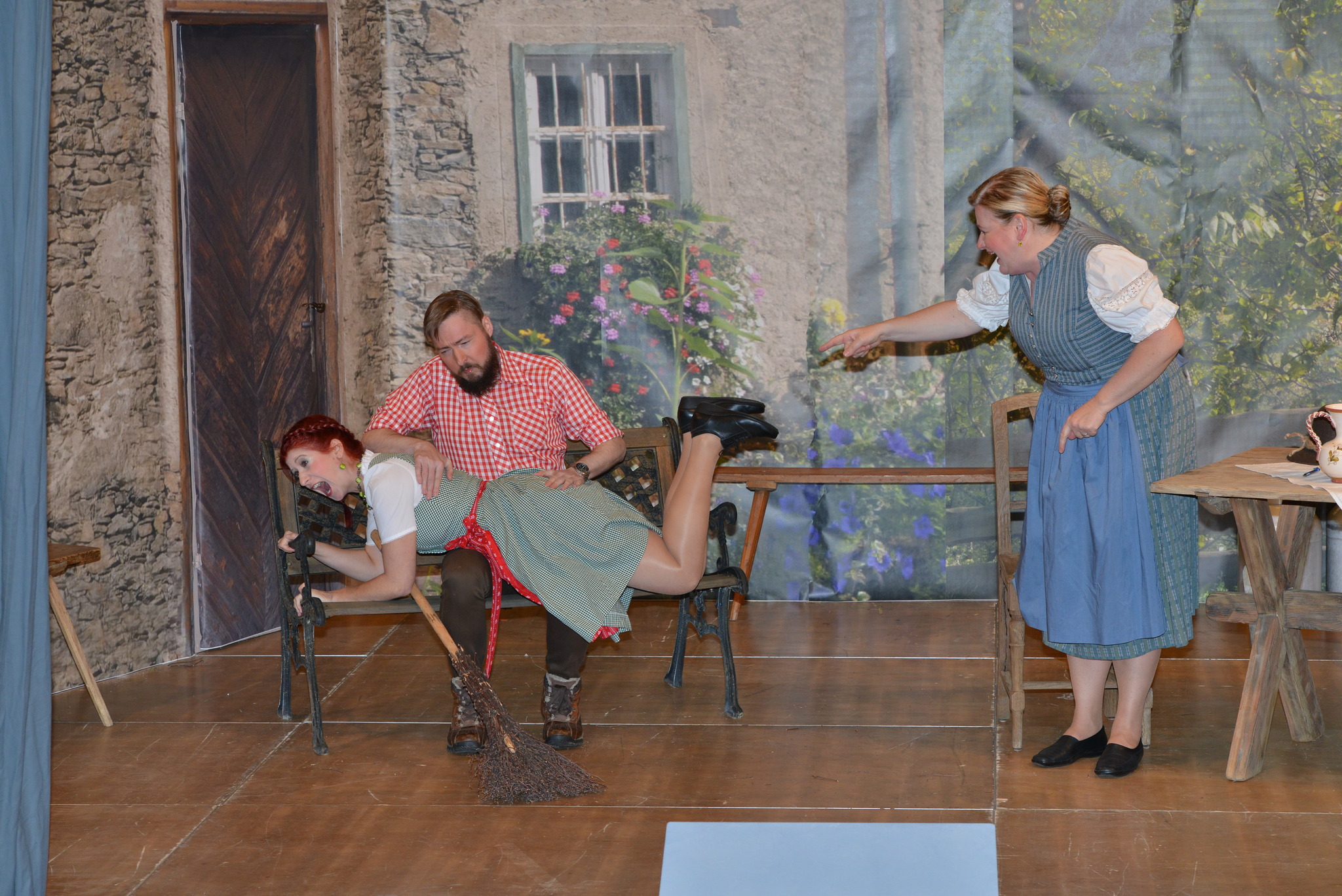 "Einmal Hiebe, dreimal Liebe" für Mitterdorf - Mürztal