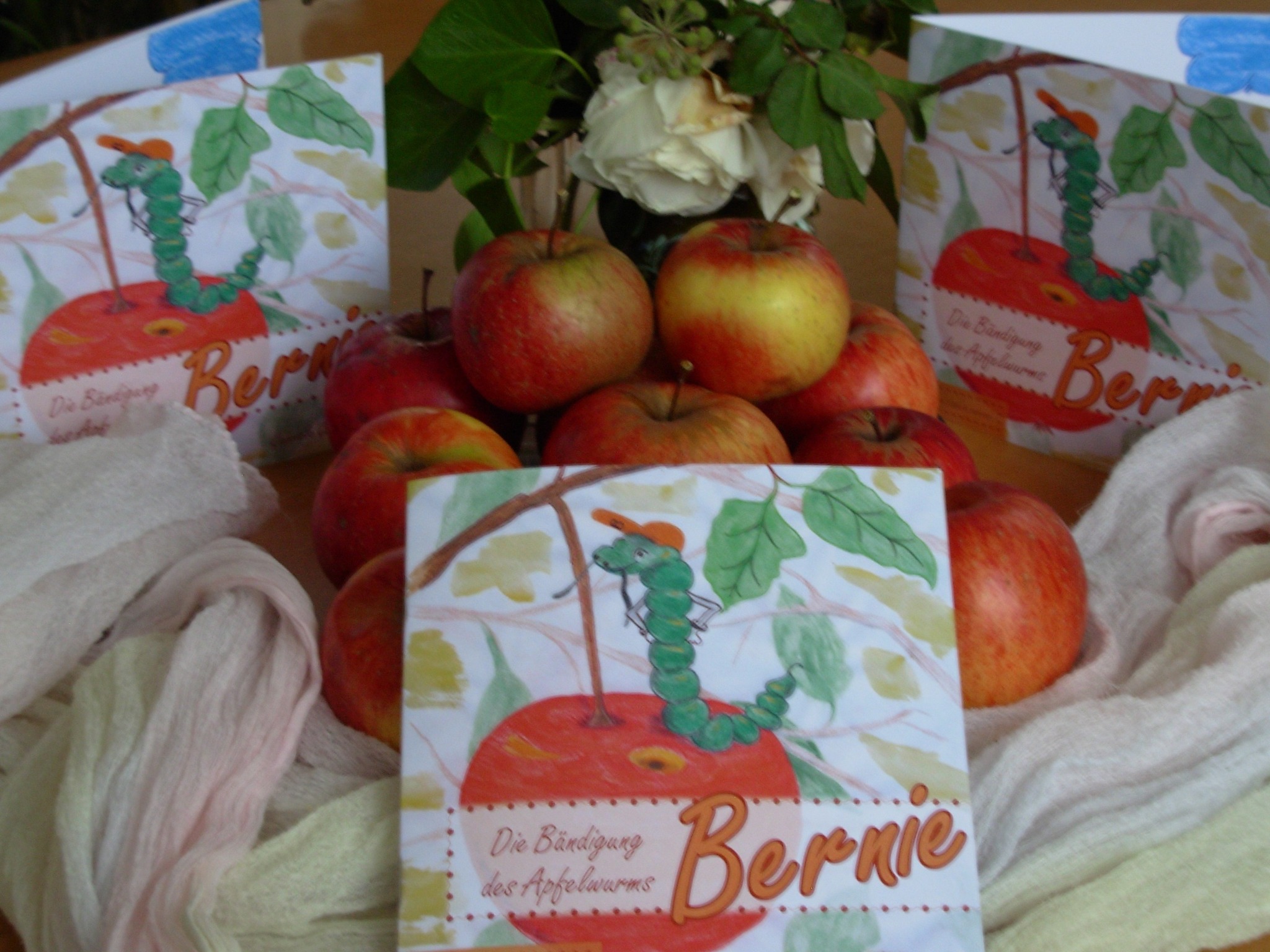 Buchtipp: Die bunten Abenteuer von Apfelwurm Bernie - Ried