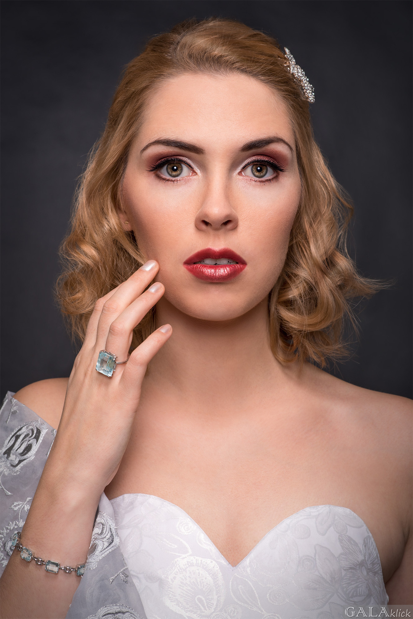 ein Portrait der Schauspielerin Emily Schmeller aus dem Tennengau ...