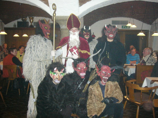 Wenn der Krampus die Rute ins Fenster stellt - Braunau