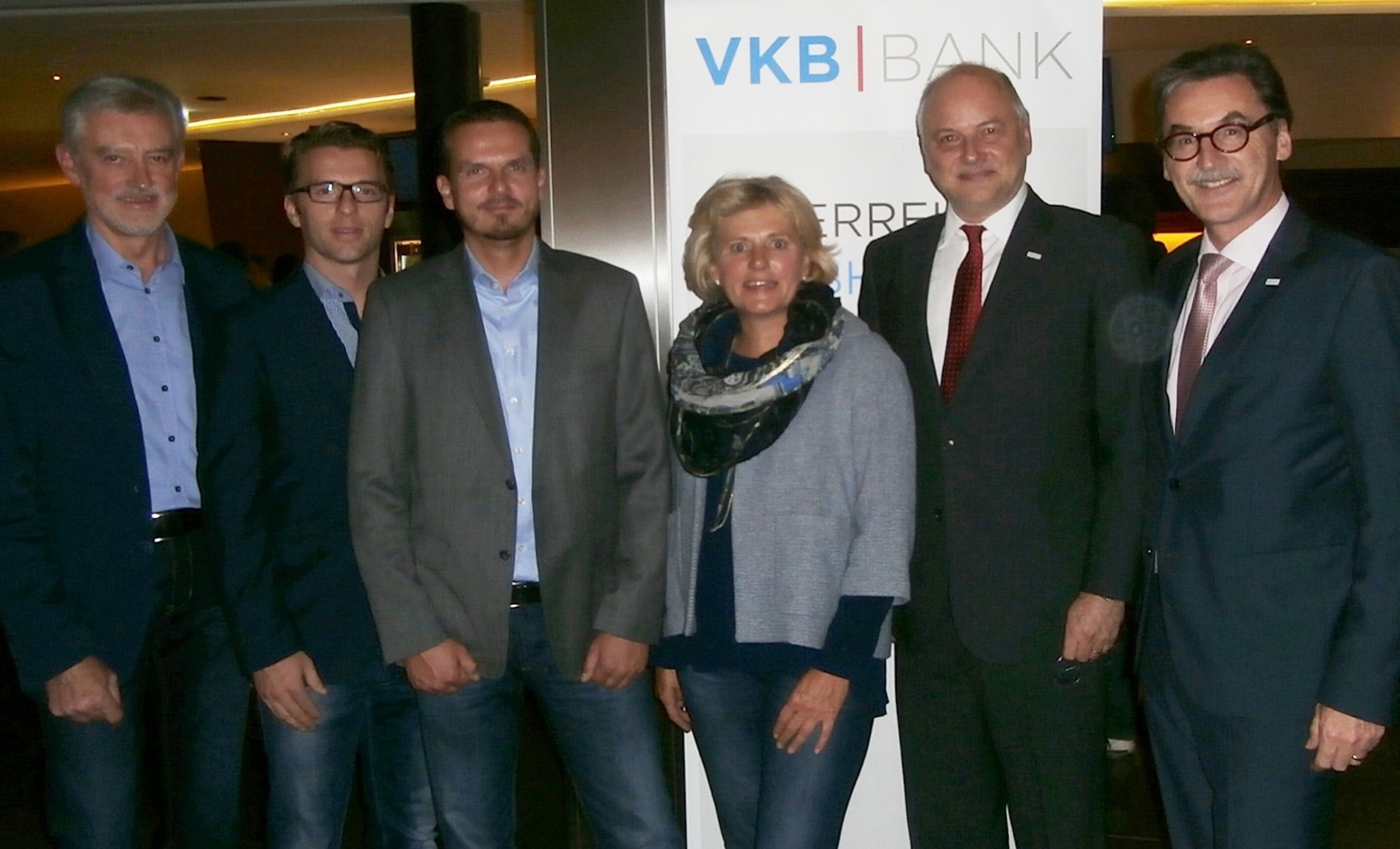 VKB-Bank: 120 Gäste bei James-Bond-Abend im Star Movie Regau - Vöcklabruck