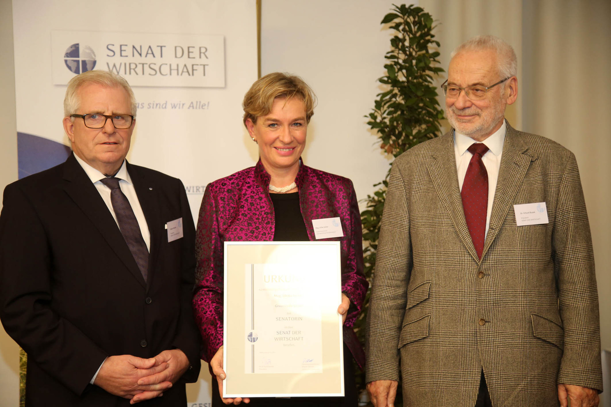 Dr. Erhard Busek verleiht Senatorentitel an Ulrike Ischler - Salzburg-Stadt