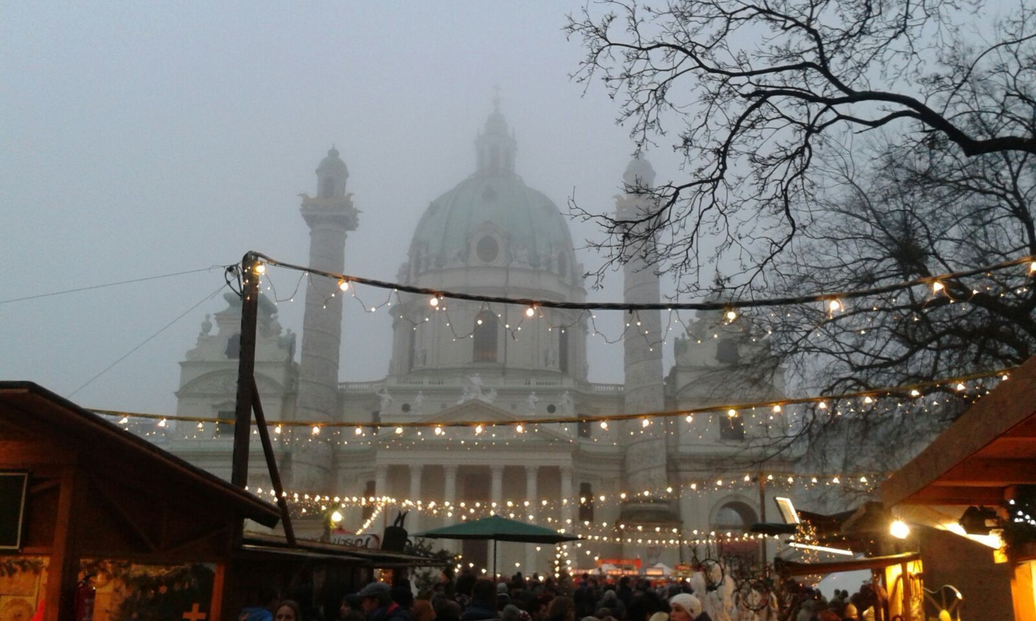 Wien Adventmarkt Karlskirche - Baden