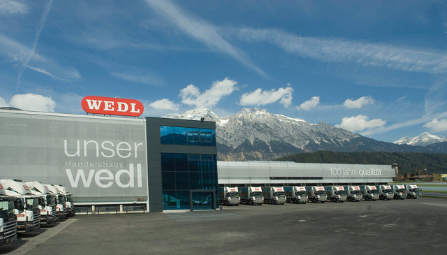 Großhändler Wedl behauptet sich - Hall-Rum