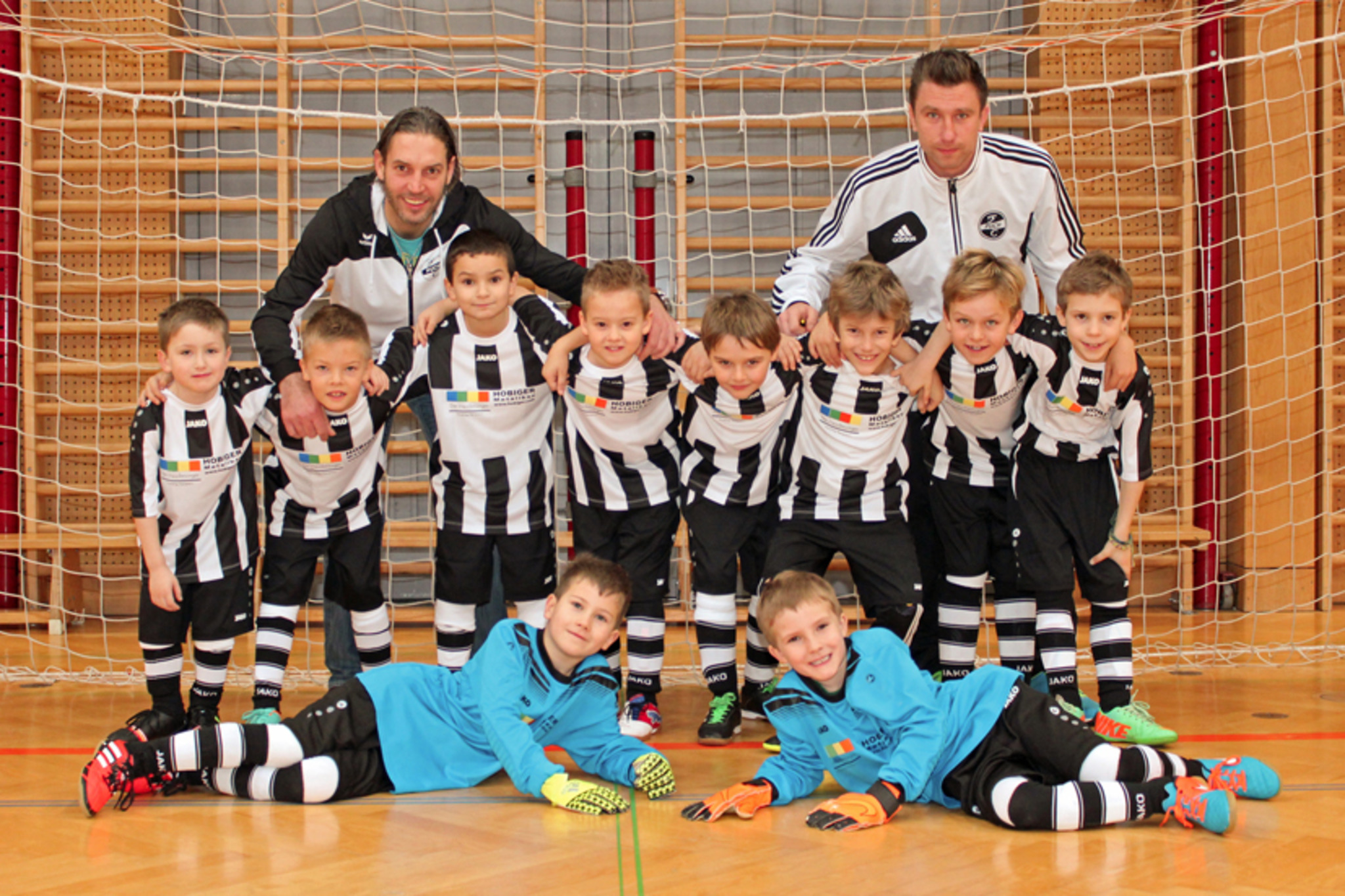 U9 Mannschaft des FC Puch mit neuen Dressen - Tennengau