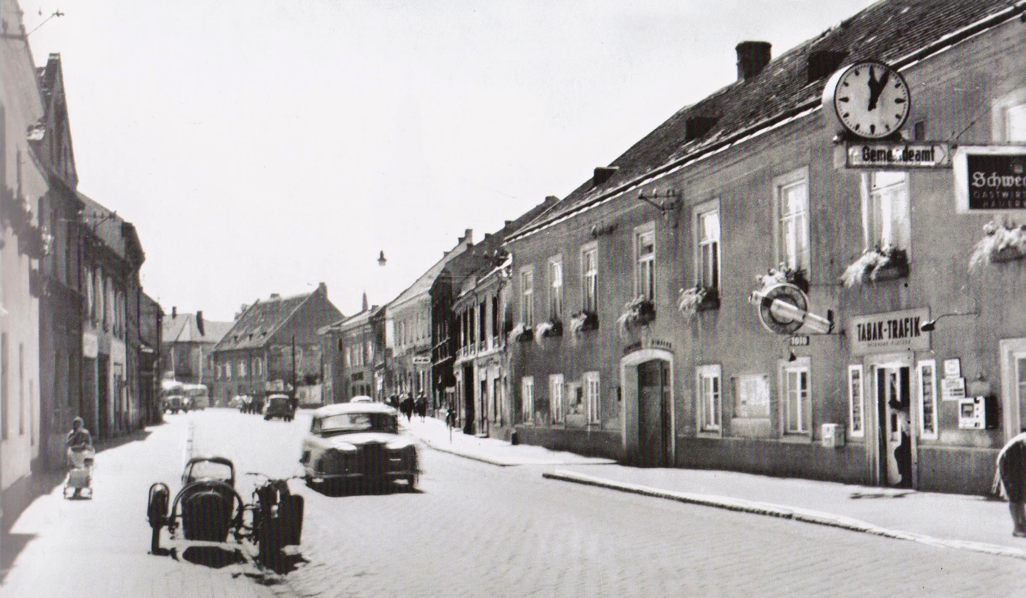Damals & Heute: Gemeindeamt Himberg - Schwechat