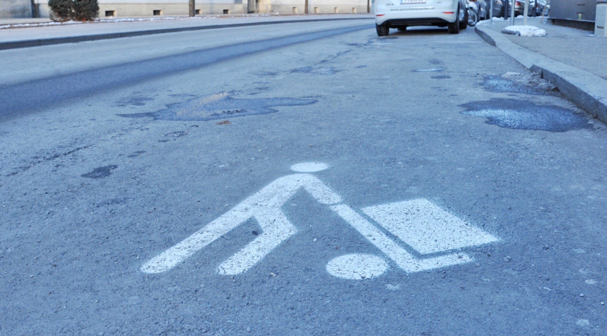 St. Pölten: Neue Bodenmarkierung macht Ladezone besser erkennbar - St ...