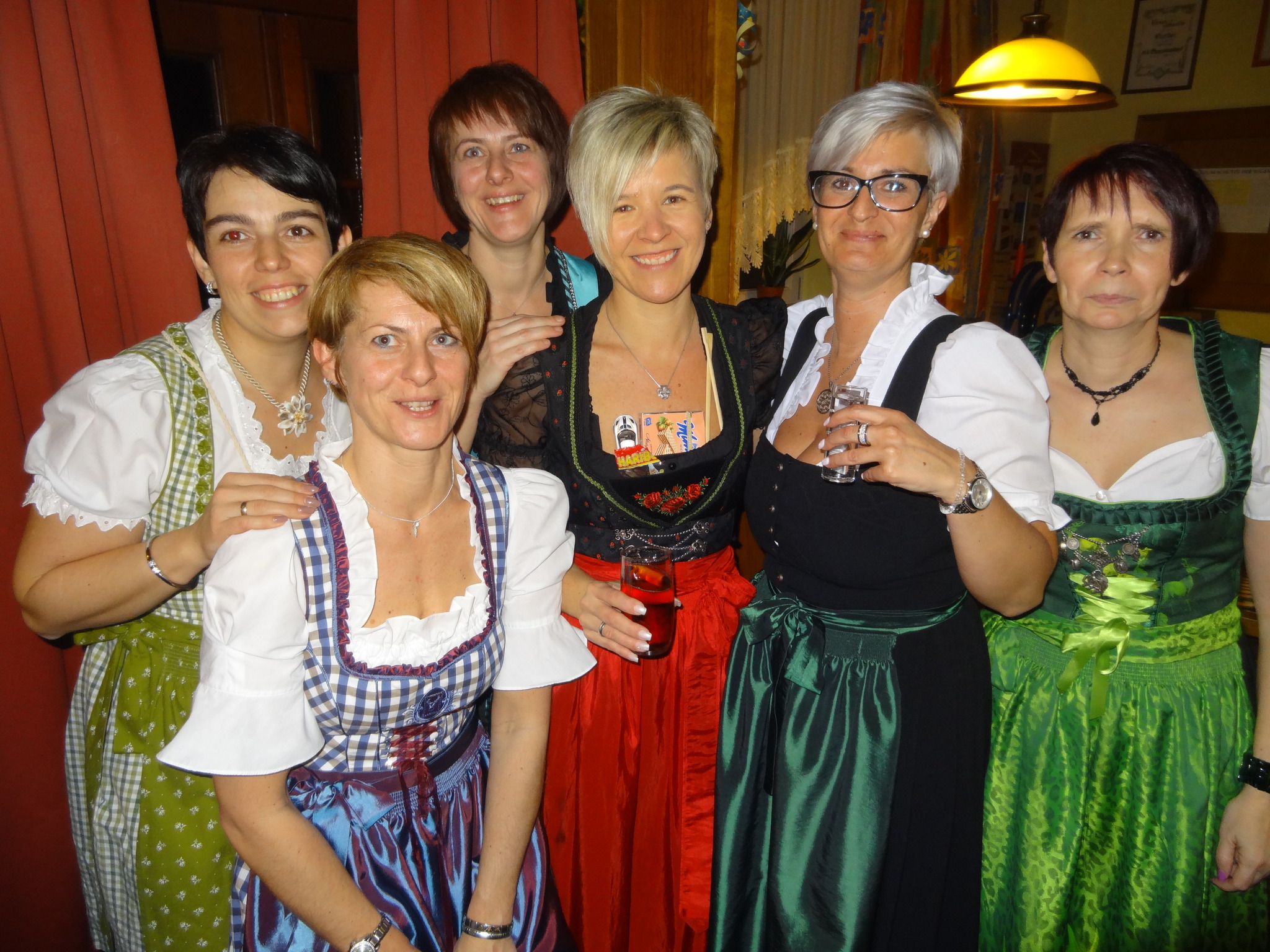 Fesche Frauen am Oberpetersdorfer Fasching - Oberpullendorf