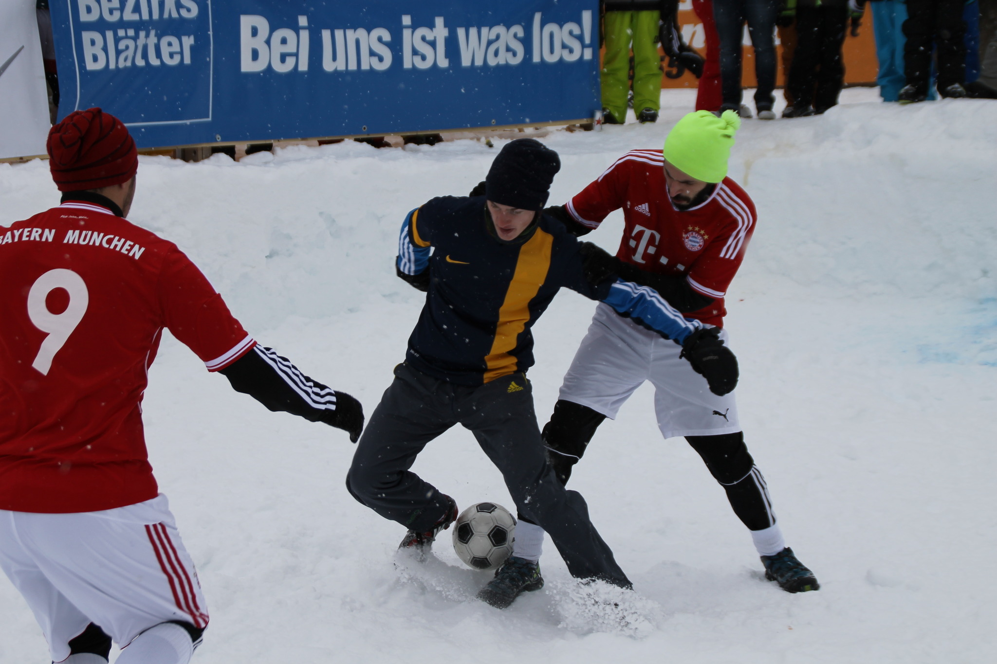 Snow Soccer Cup: Fußballer "stürmten" den Venet - Landeck