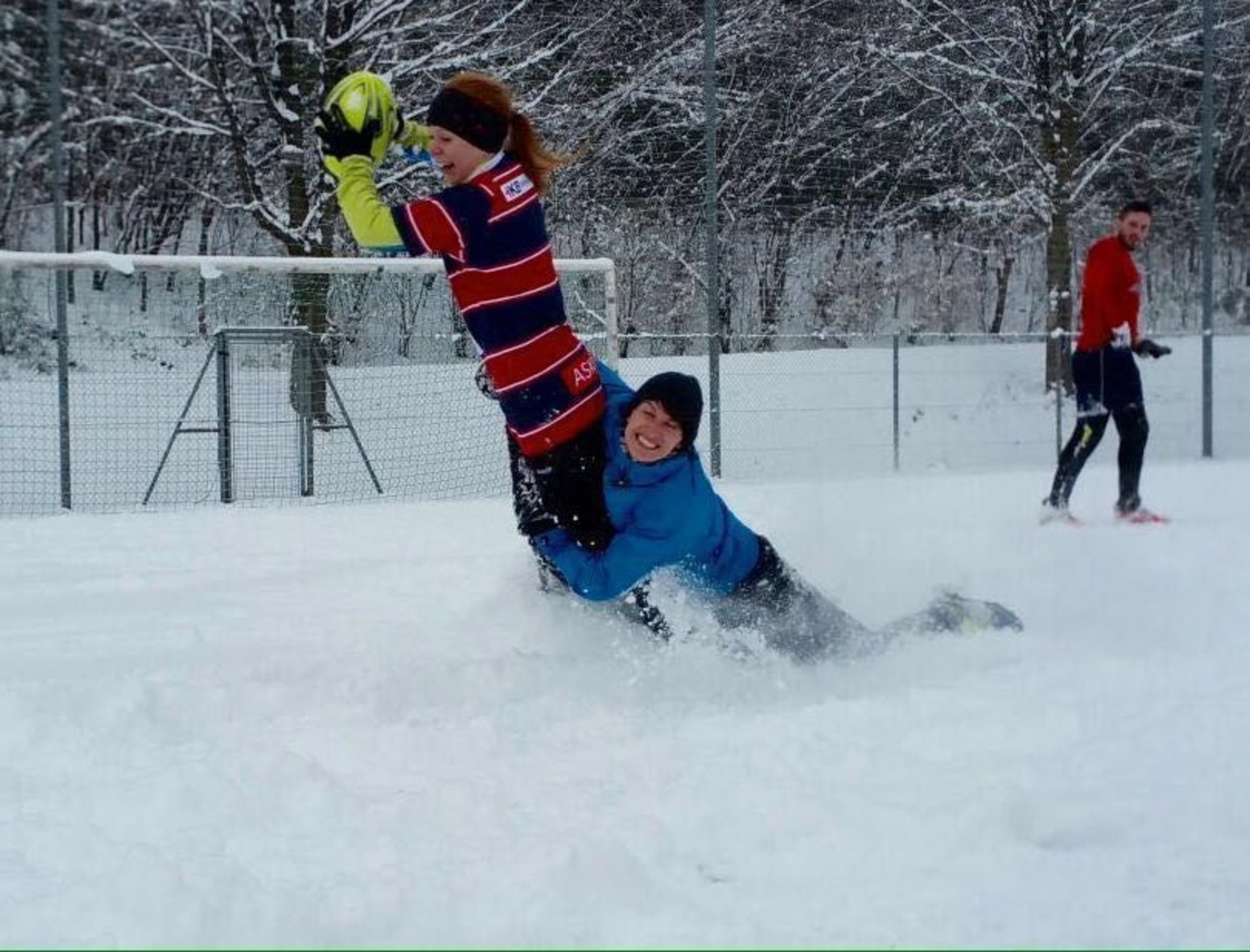 Jetzt wird getackelt: Snow Rugby Turnier in Innsbruck/Igls - Westliches ...