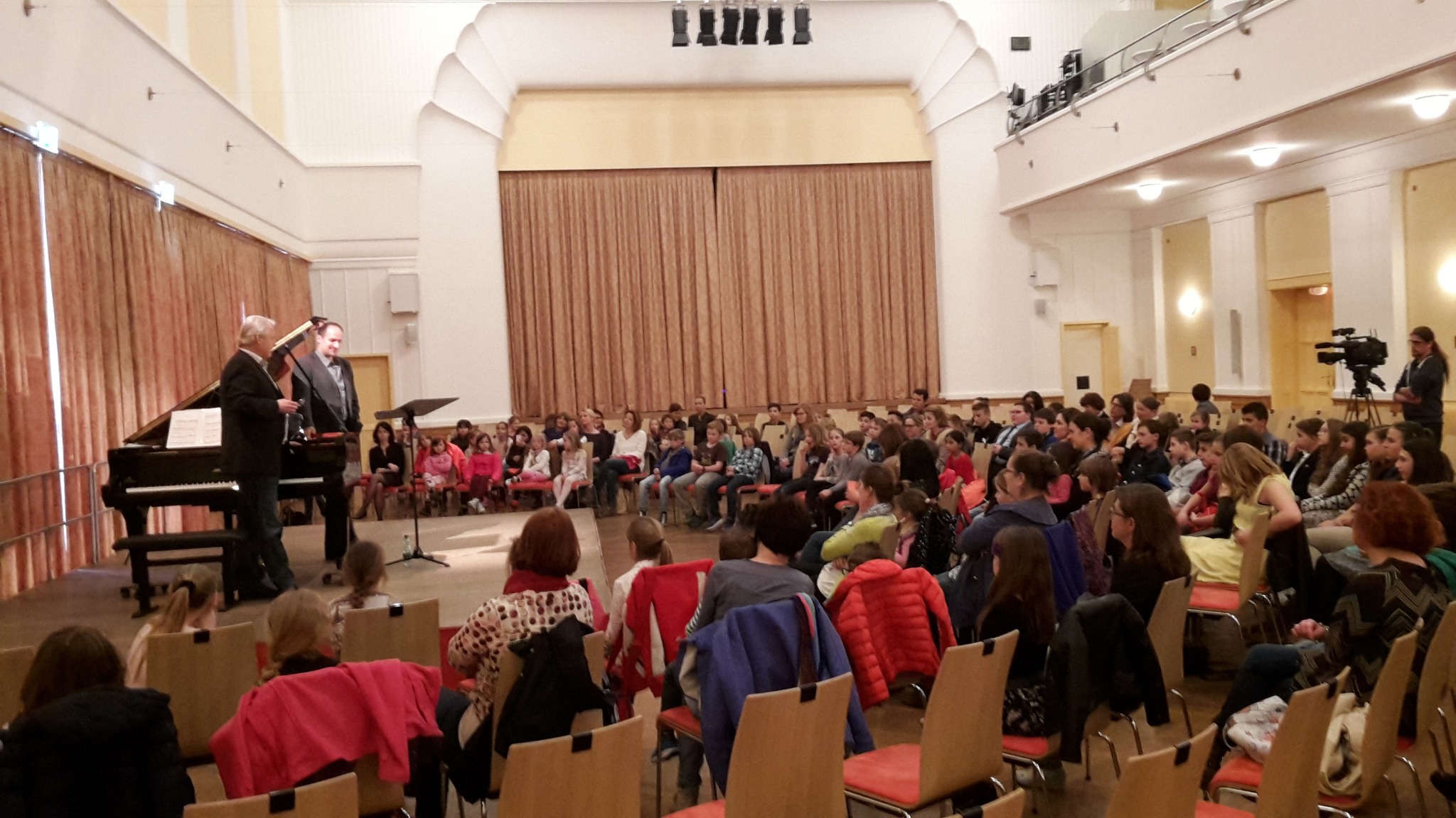 Kinderkonzert mit Bariton Mathias Hausmann und dem Pianisten Eduard ...