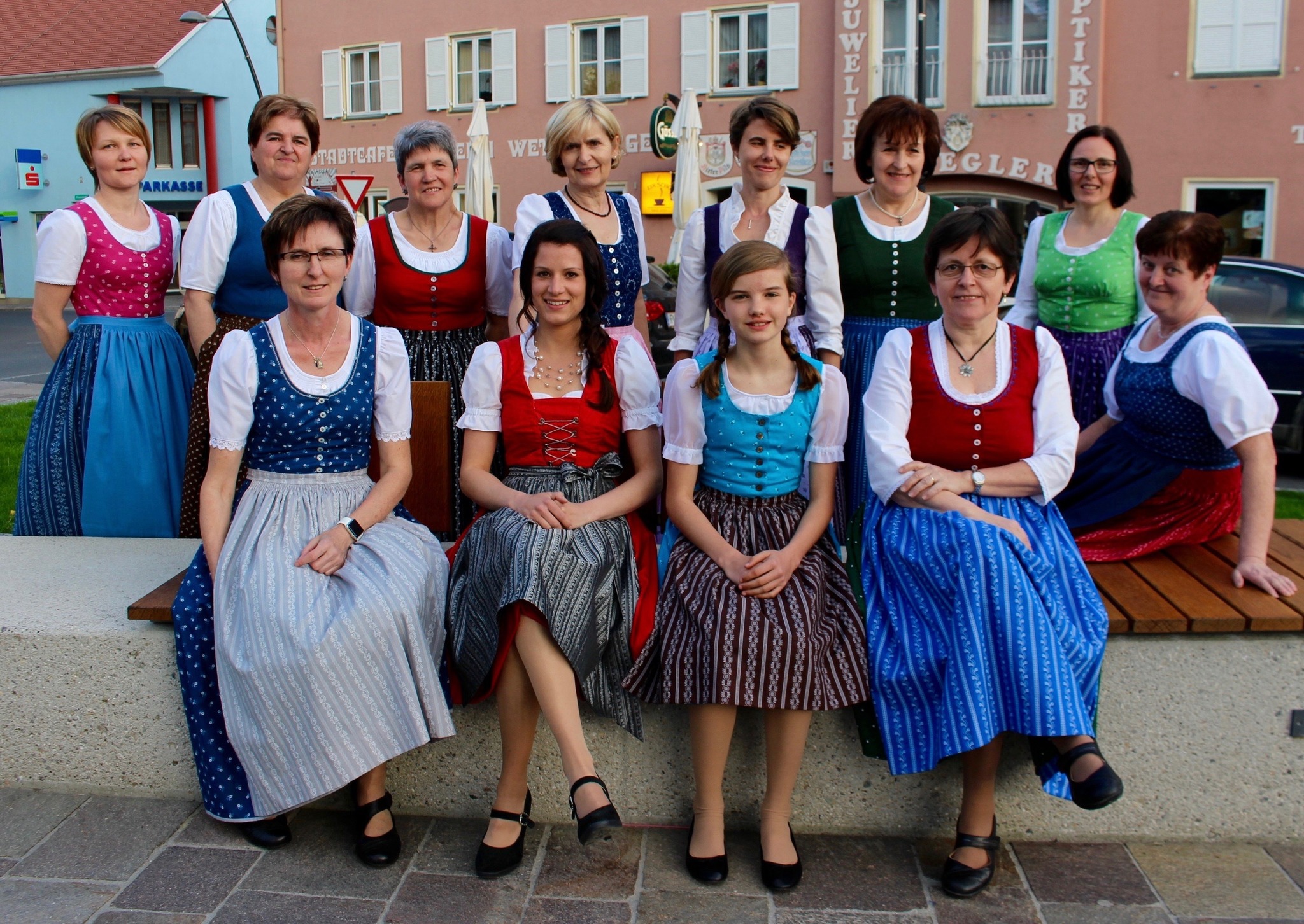 Fesche Dirndl in Friedberg präsentiert - Hartberg-Fürstenfeld