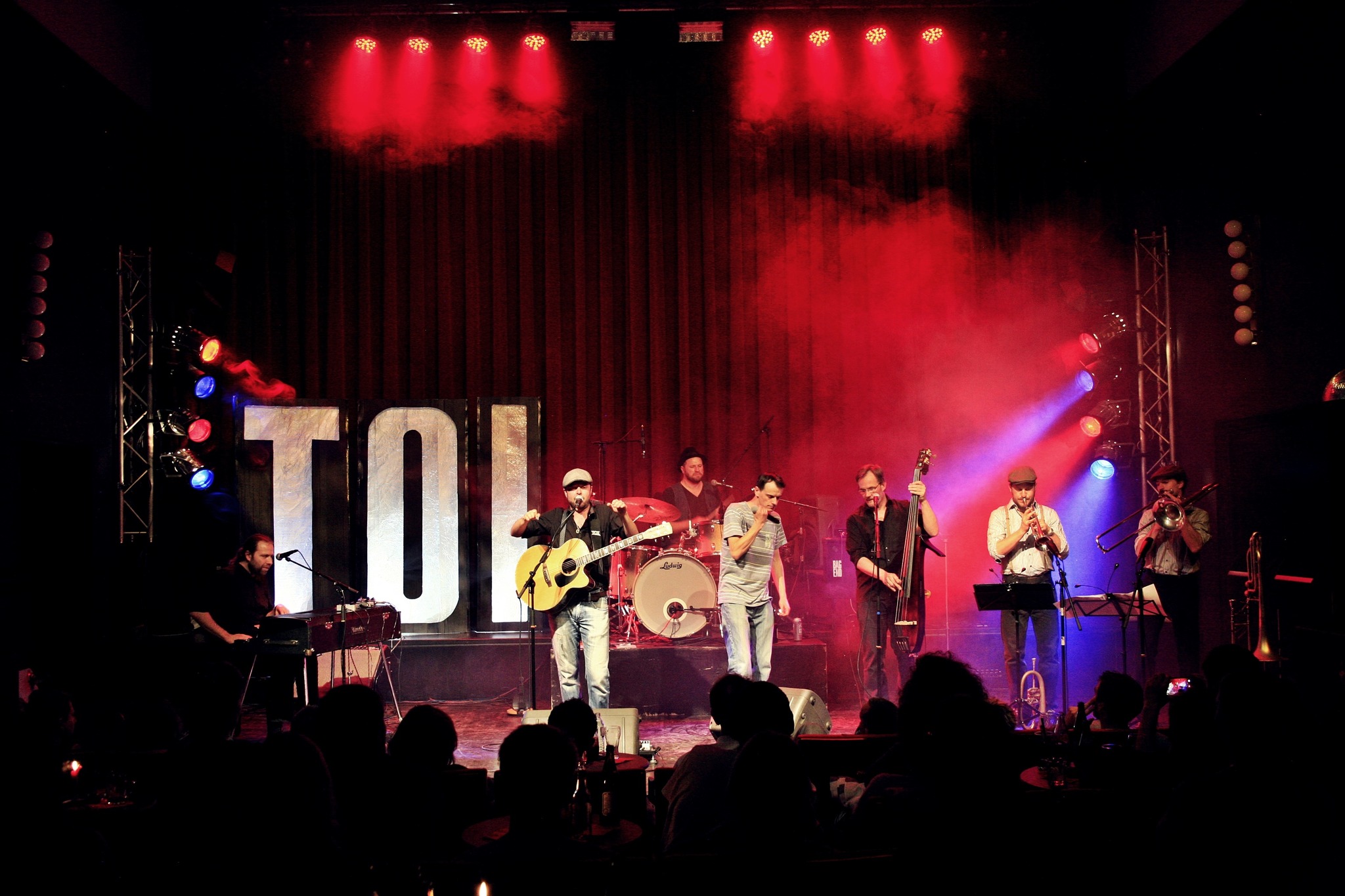 TOI - "Alli miah" CD Präsentation im Alten Kino Landeck - starker ...