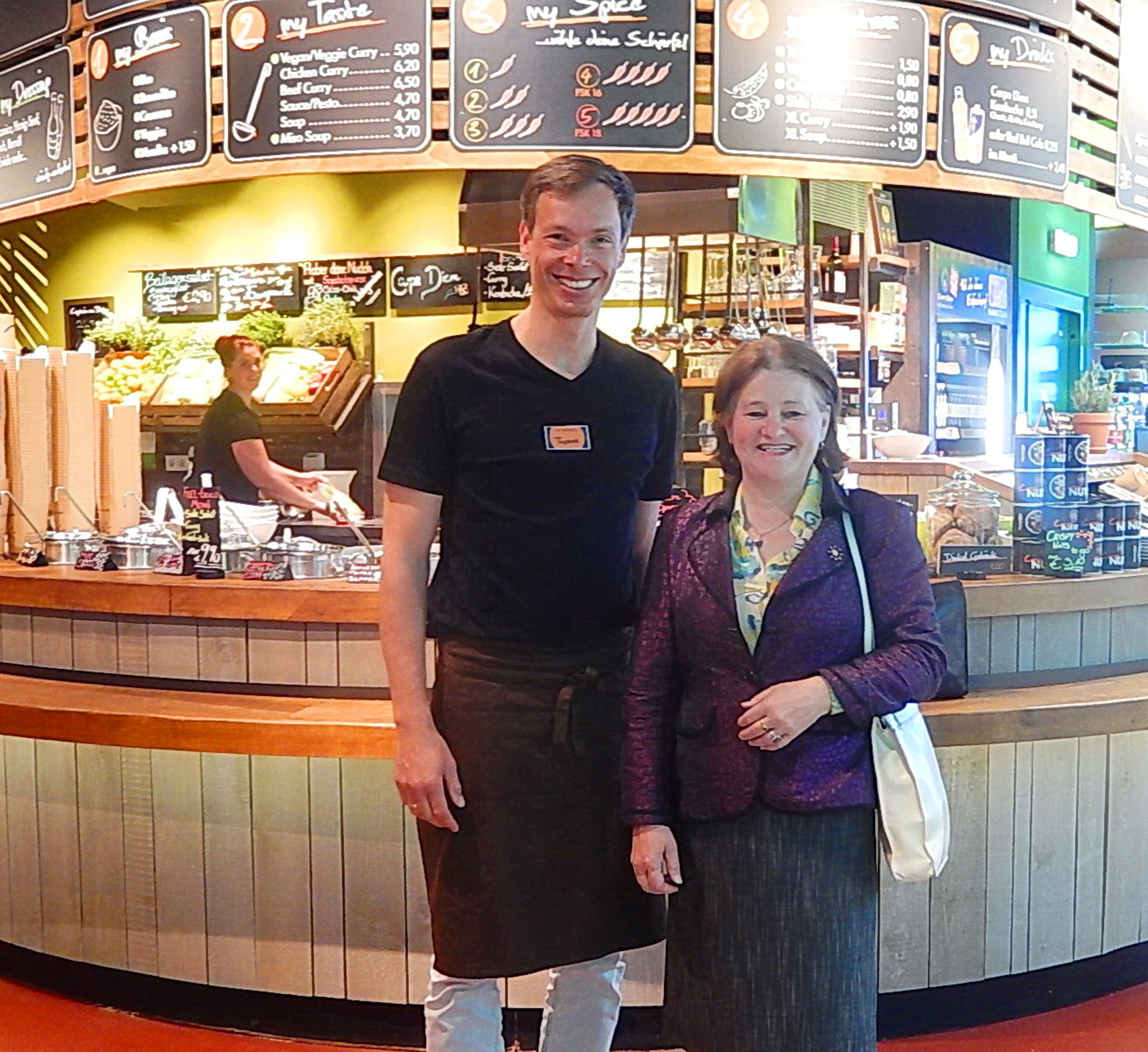 Regionautin kauft bei Weltcupsieger Thomas Sykora ein - Braunau