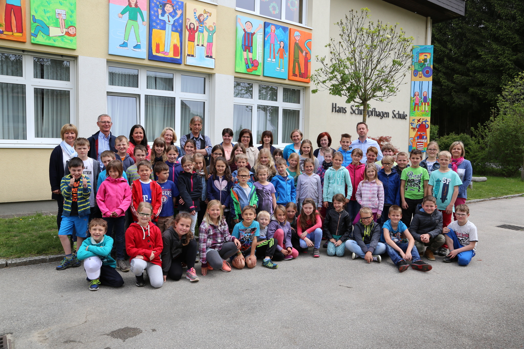 Neue Schulfassade der Volksschule St. Veit - Rohrbach