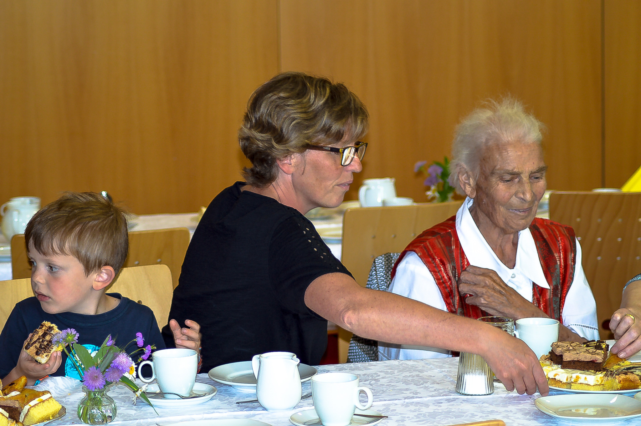 Bilal Usman trifft Senioren bei einem unterhaltsamen Nachmittag - Perg