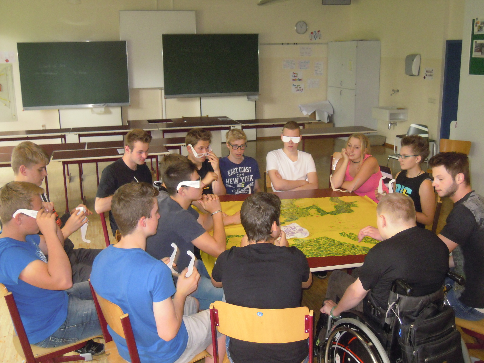 Über Mauern schauen - Behinderung erleben und erfahren - Weiz