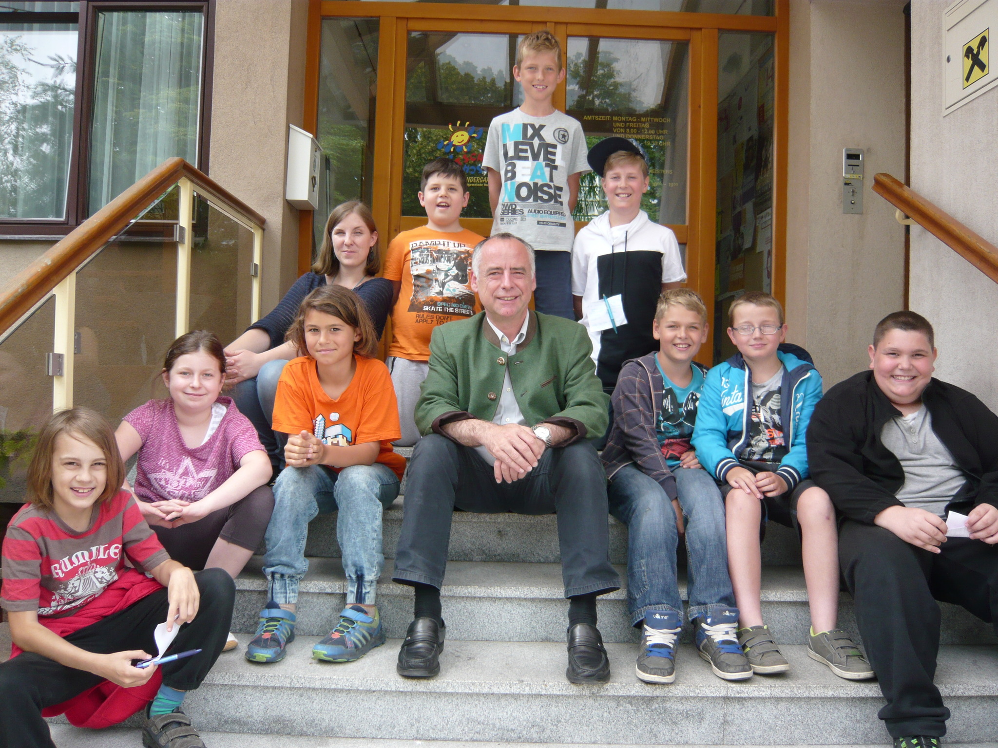 Kinder der 4. Volksschule Haringsee besuchen den Bürgermeister in ...