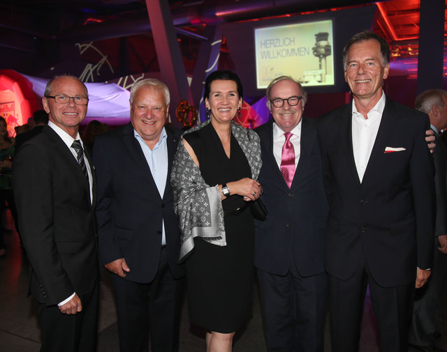 "Flughafenfamilie" feiert 90 Jahre - Salzburg-Stadt