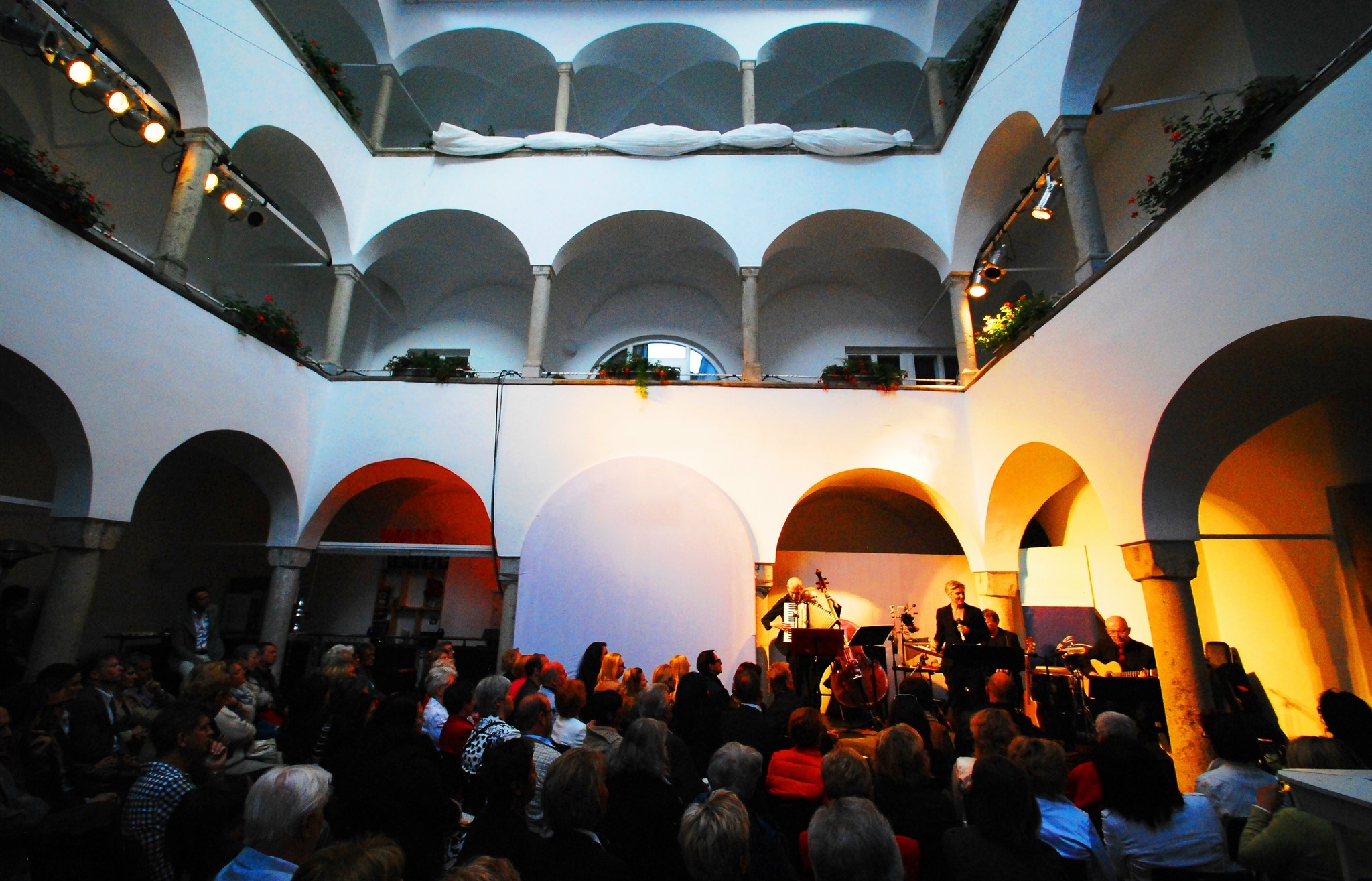 Der Welser Arkadenhof Kultur Sommer startet - Wels & Wels Land