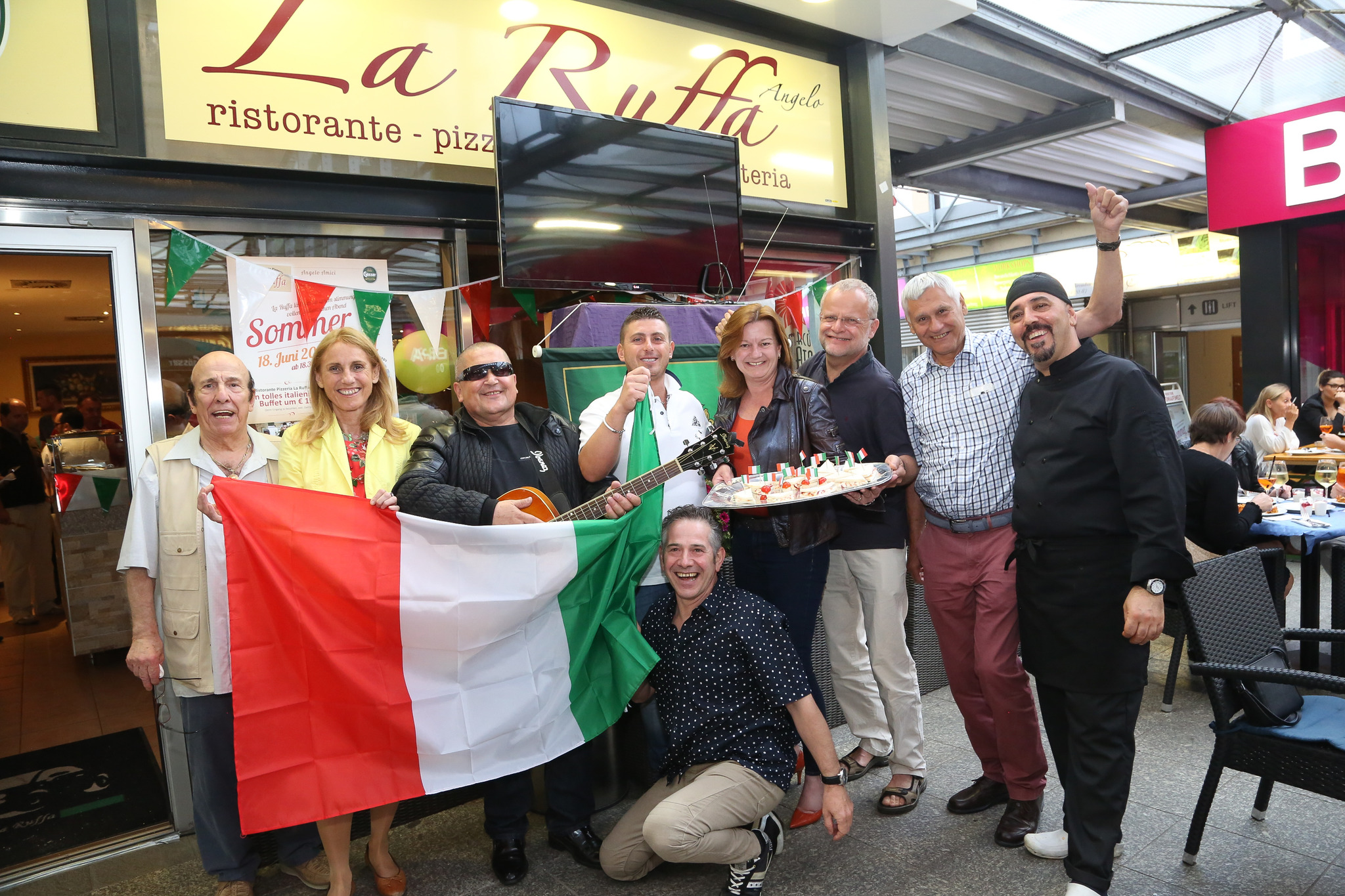 Tolle Stimmung beim Sommerfest des Restaurants La Ruffa in Linz - Linz