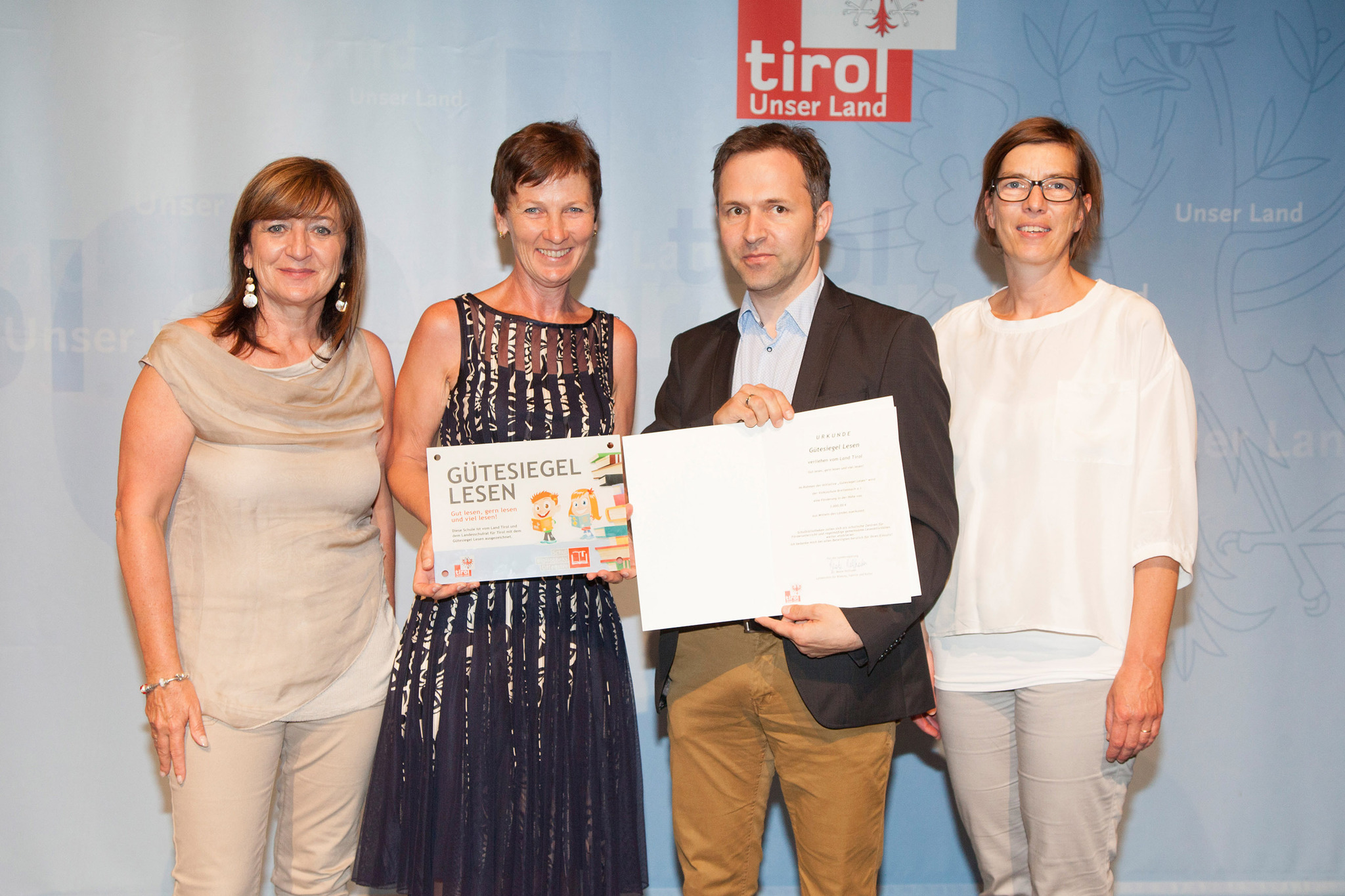 Volksschule Breitenbach am Inn mit „Gütesiegel Lesen“ ausgezeichnet ...