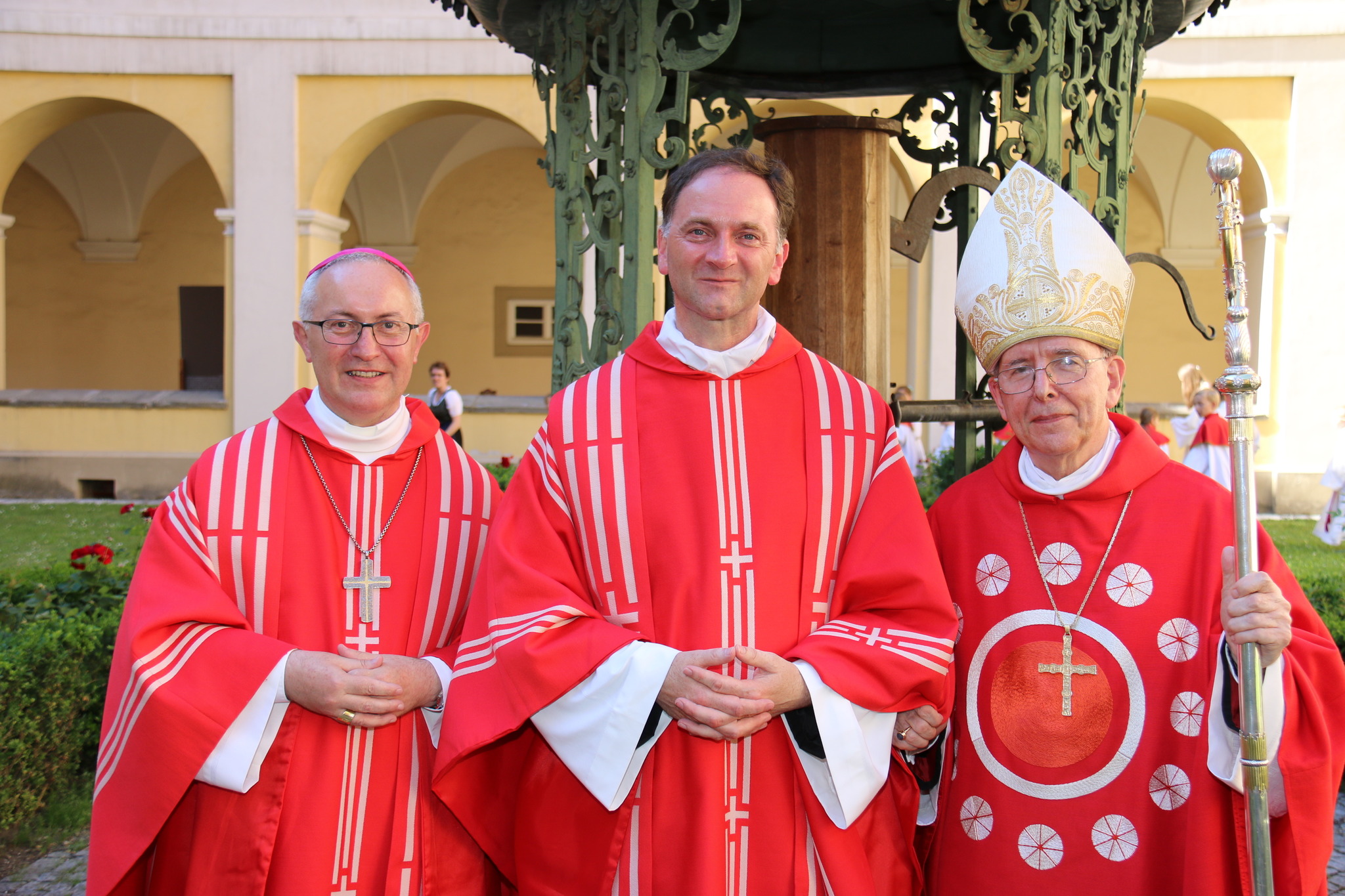 Bischof Küng weiht Thomas Skrianz zum Priester - Baden