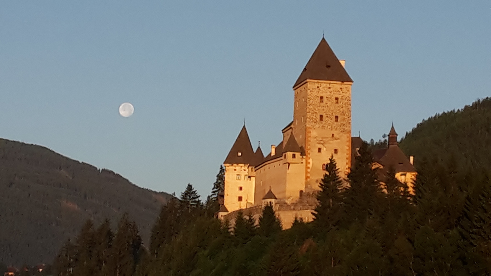 Morgenstimmung über Schloss Moosham - Lungau